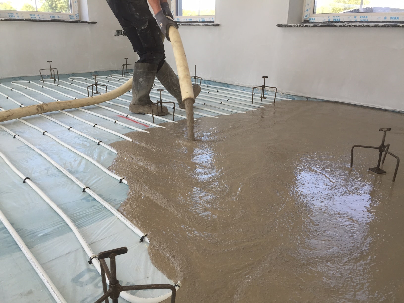 We can install our screed with the commissioned UFH system running @ 25 ...